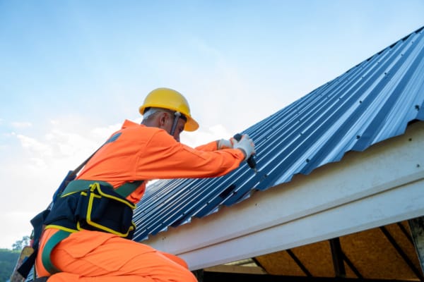 Roofing Safety Practices: Ensuring the Well-being of Roofing Professionals
